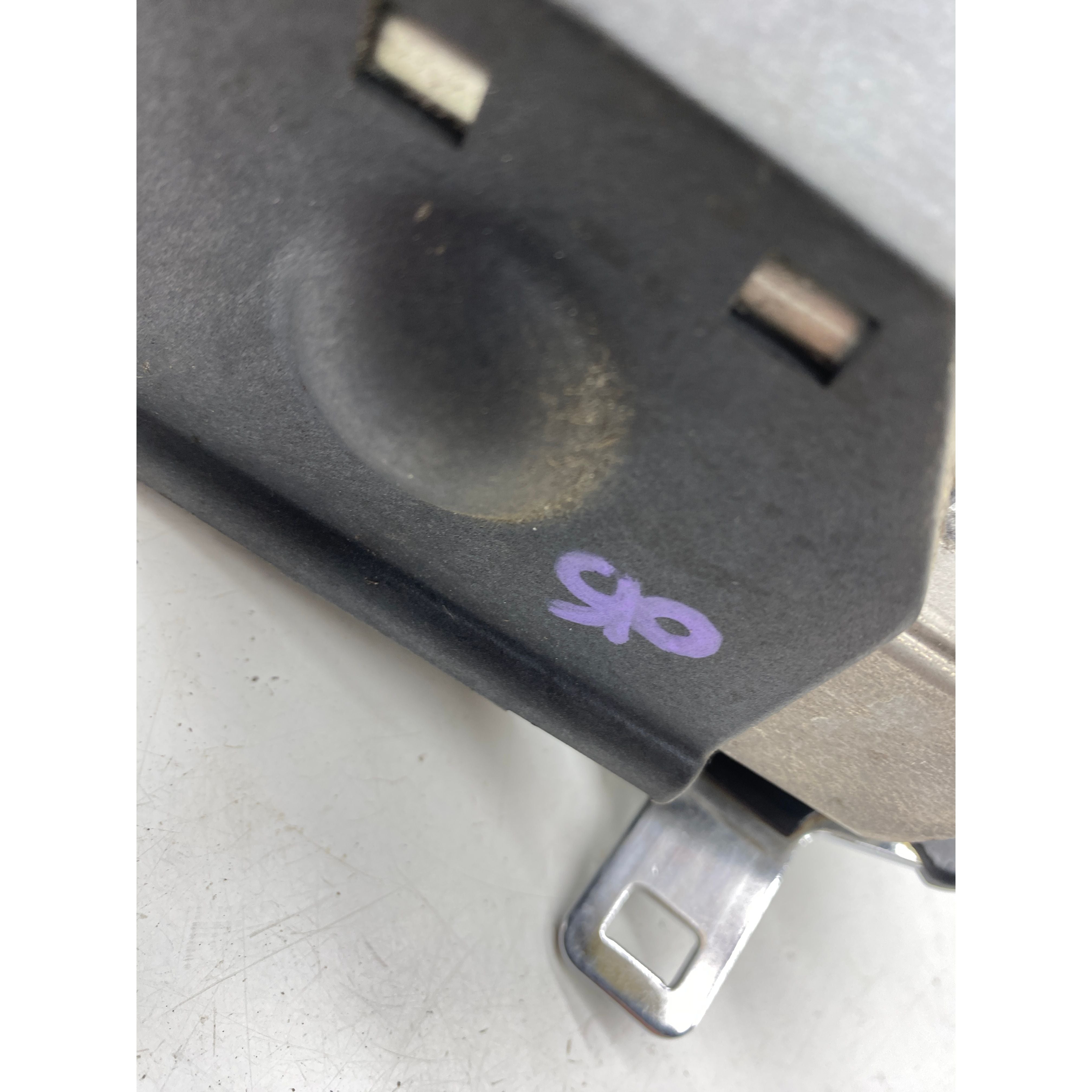 Vauxhall VX220 Seat belt drivers right 2002 | Torque Motors