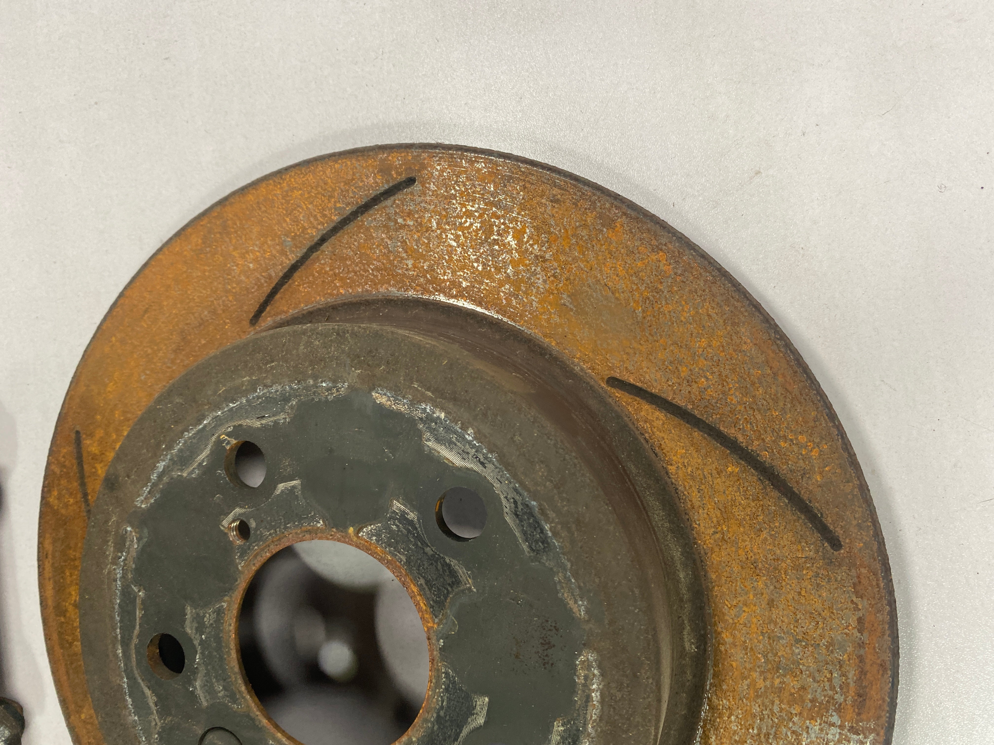 Toyota Yaris GR Brake calipers & discs rear 2021 | Torque Motors