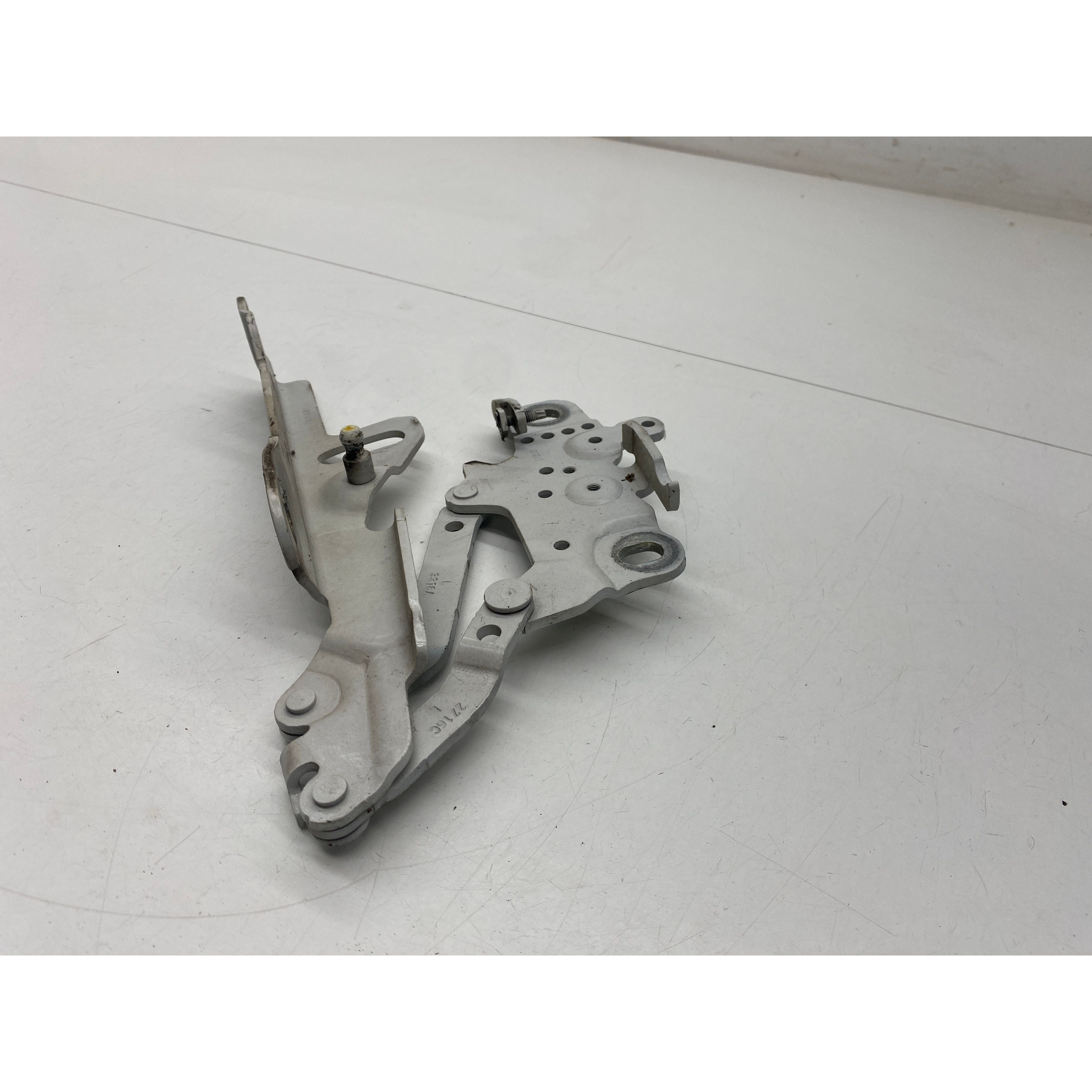 BMW M140i Bonnet hinge left passenger 1 Series 2016 F20 | Torque Motors