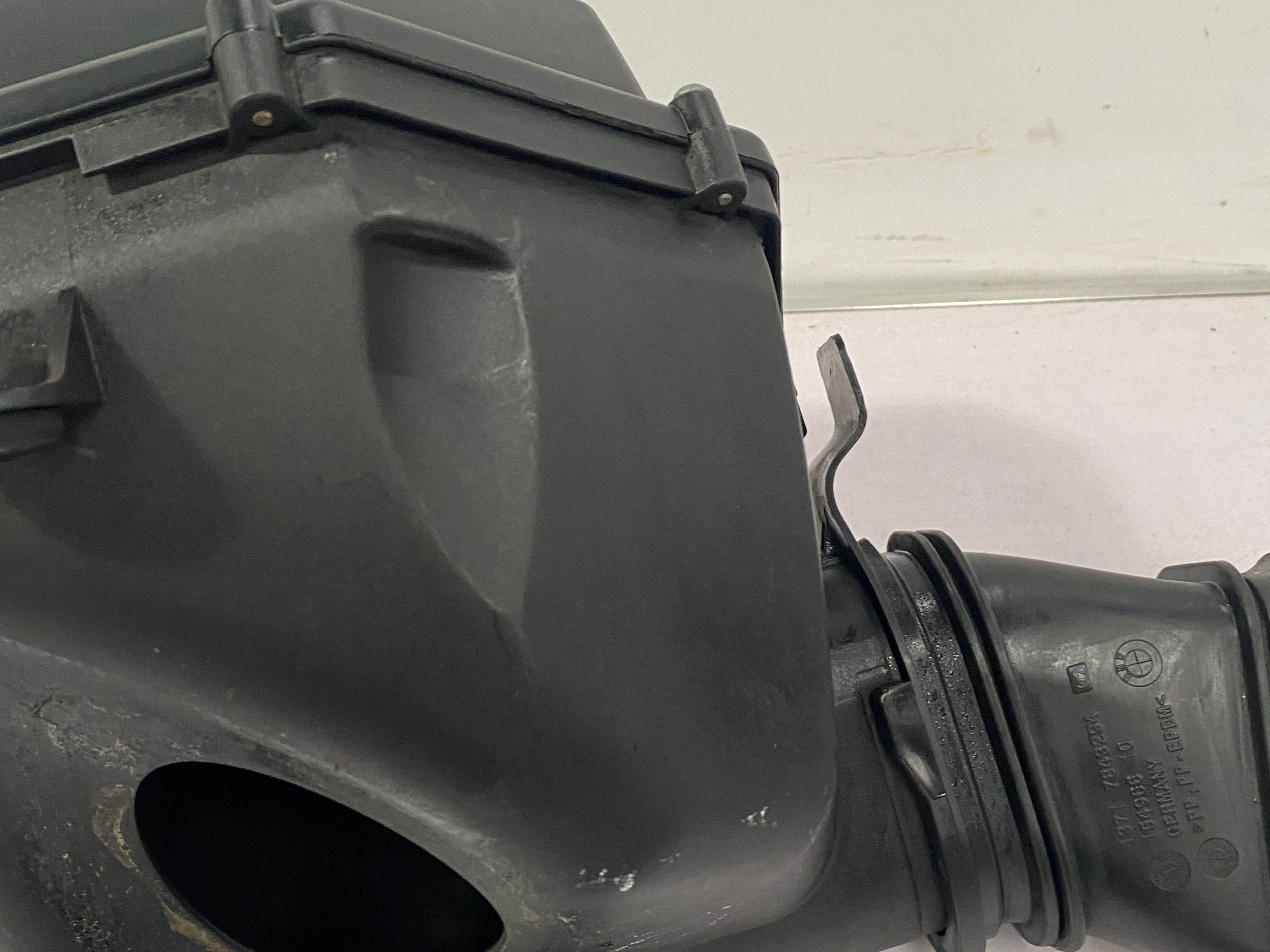 BMW M5 F10 Air filter box intake 2011 5 Series | Torque Motors