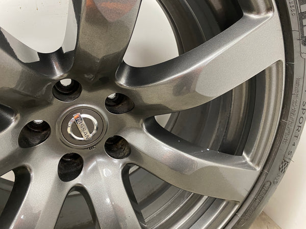 Nissan GTR Alloy wheel and tyre rear 305 30 20 R35 2009 | Torque Motors