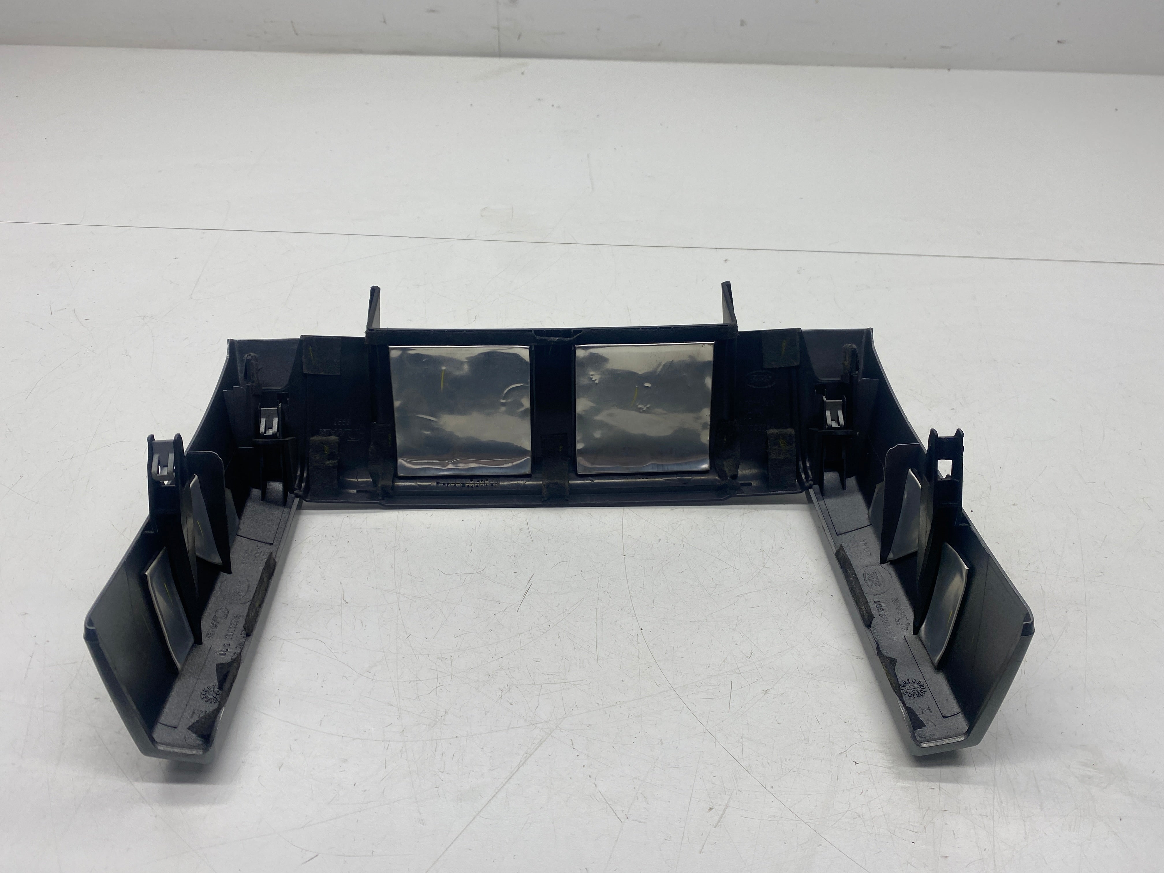 Range rover centre console trim 2006 Land Rover | Torque Motors