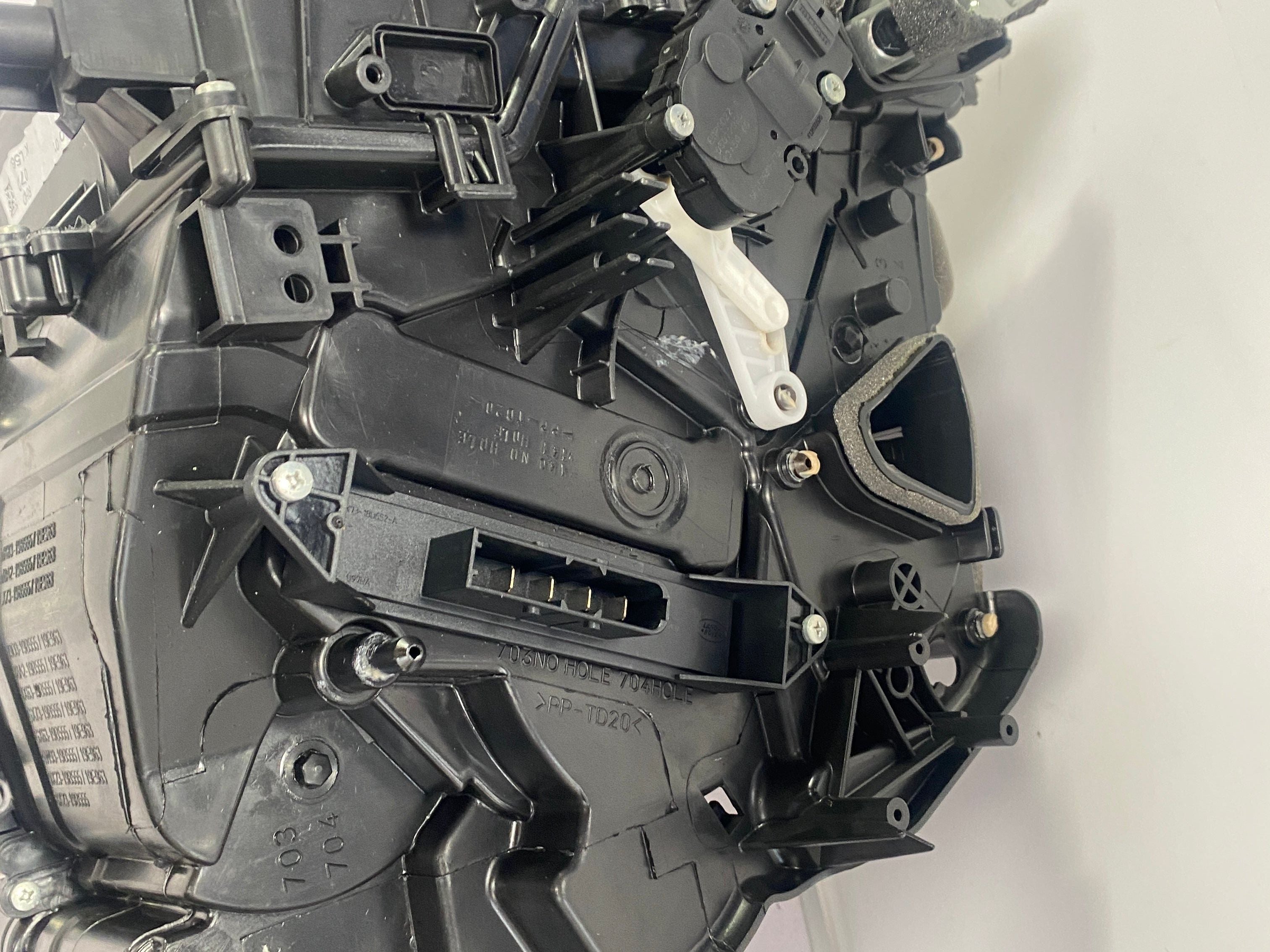 Range rover Velar Heater climate radiator matrix box 2020 D180 R Dynam ...